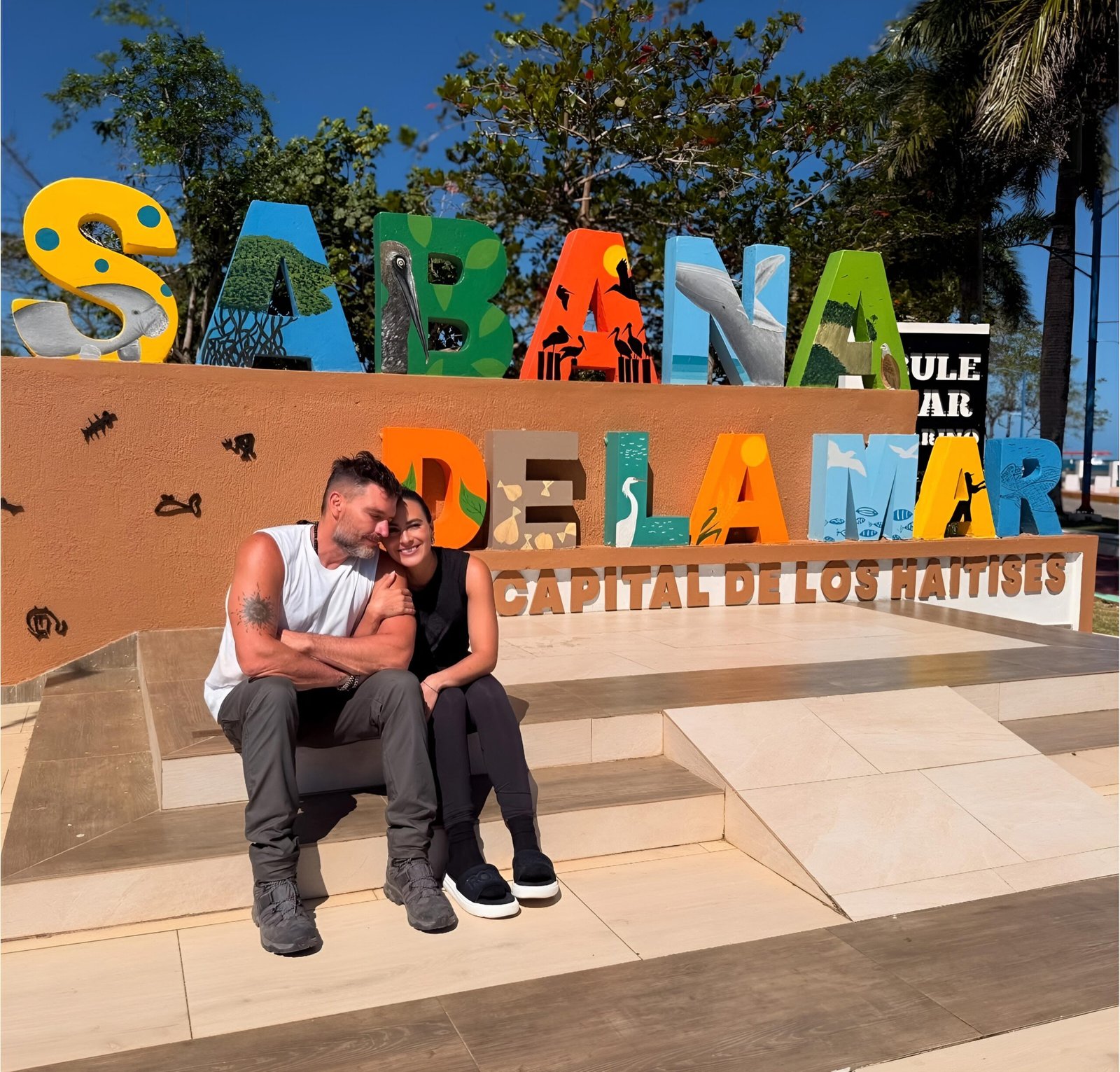 El actor Julián Gil y su esposa disfrutan su luna de miel en Sabana de ...