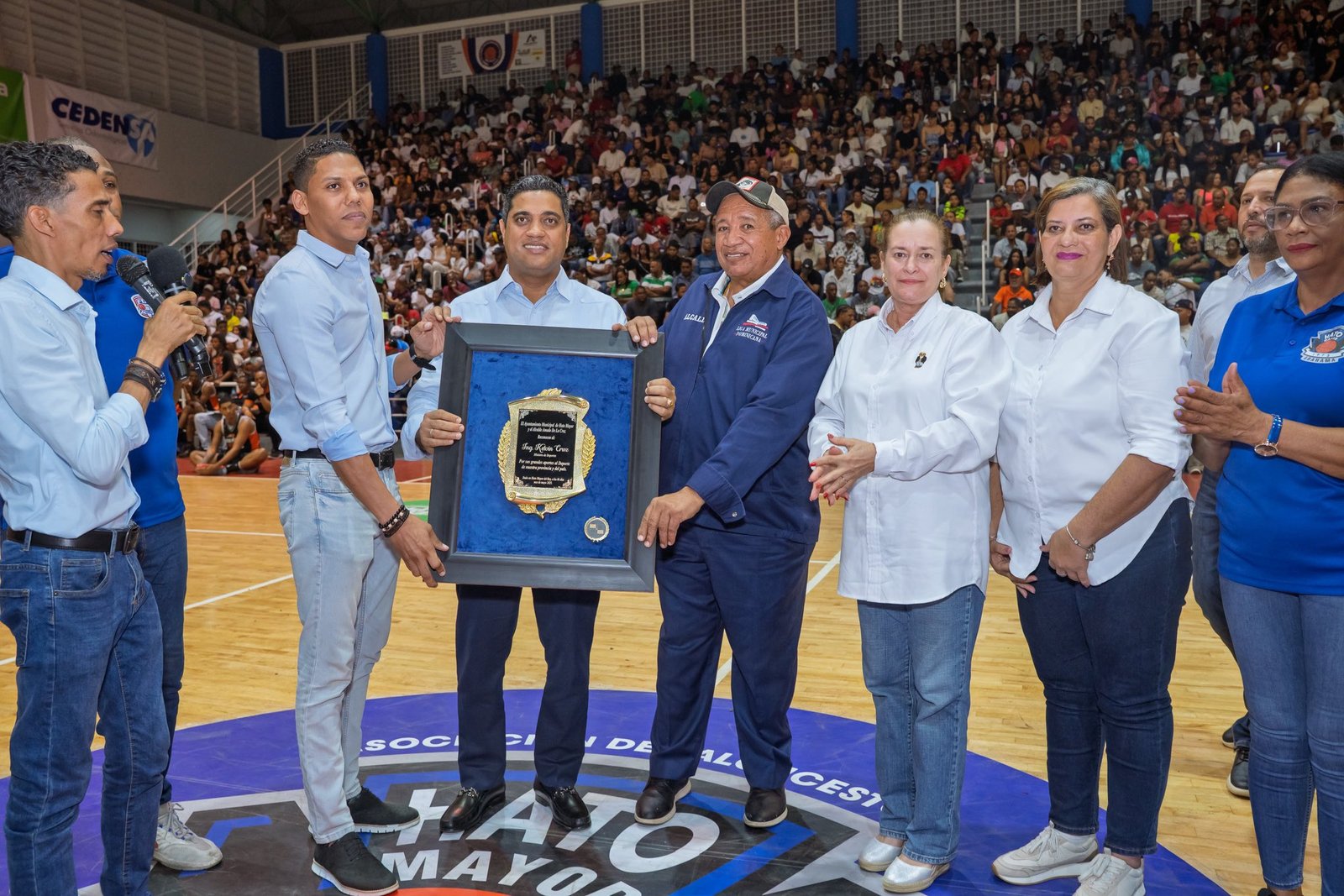 Alcalde Amado de la Cruz y Ayuntamiento de Hato Mayor reconocen al ...