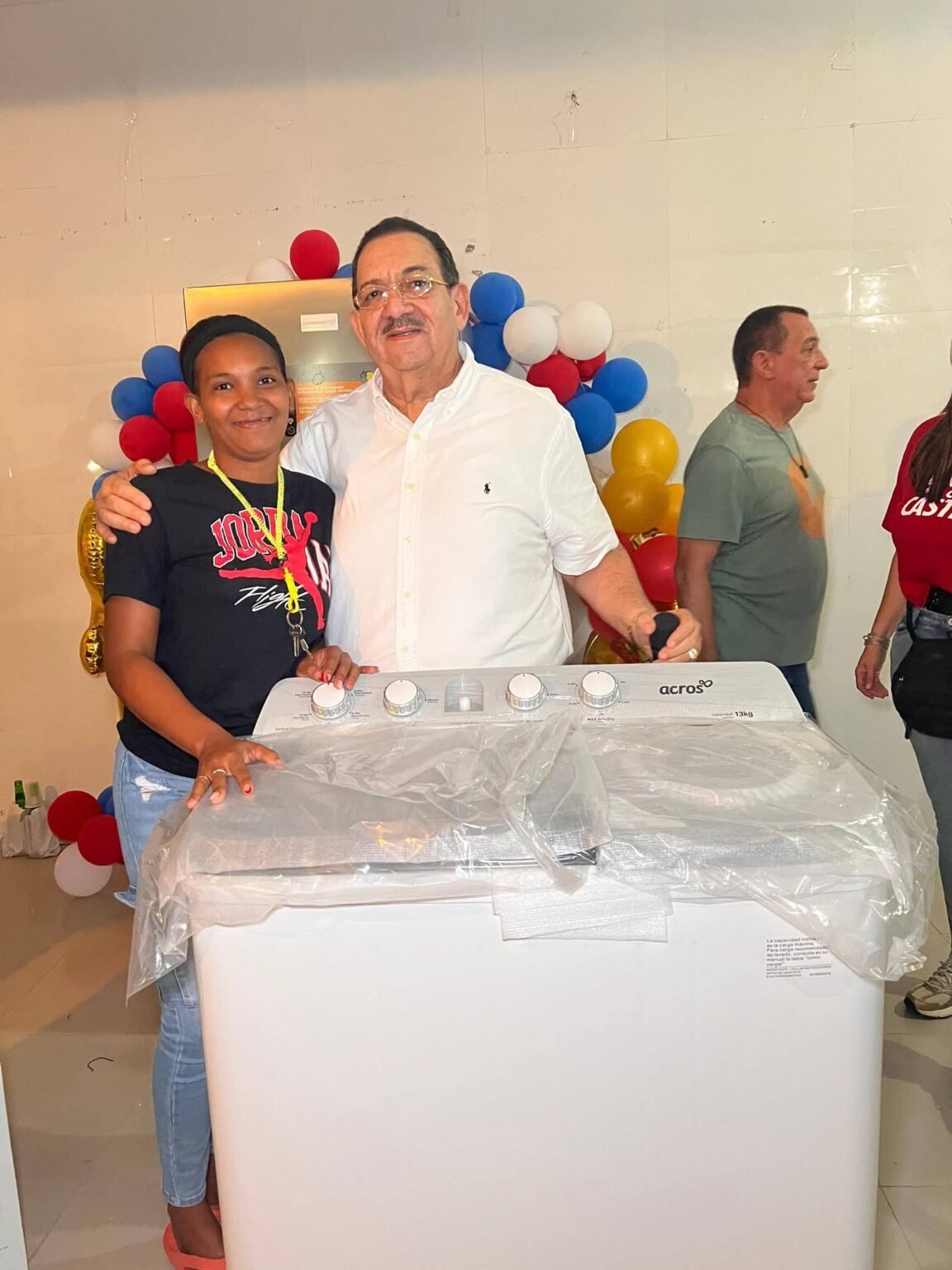 Senador Cristóbal Castillo cierra sus actividades navideñas con ...